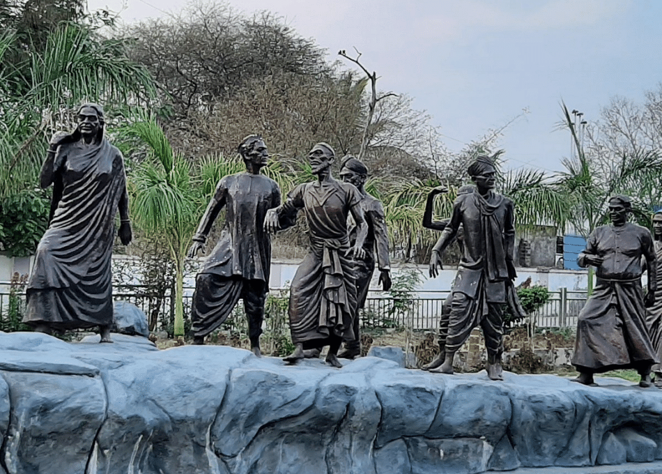 Dandi March Statue In Maharashtra | Things To Do - Sea Water Sports
