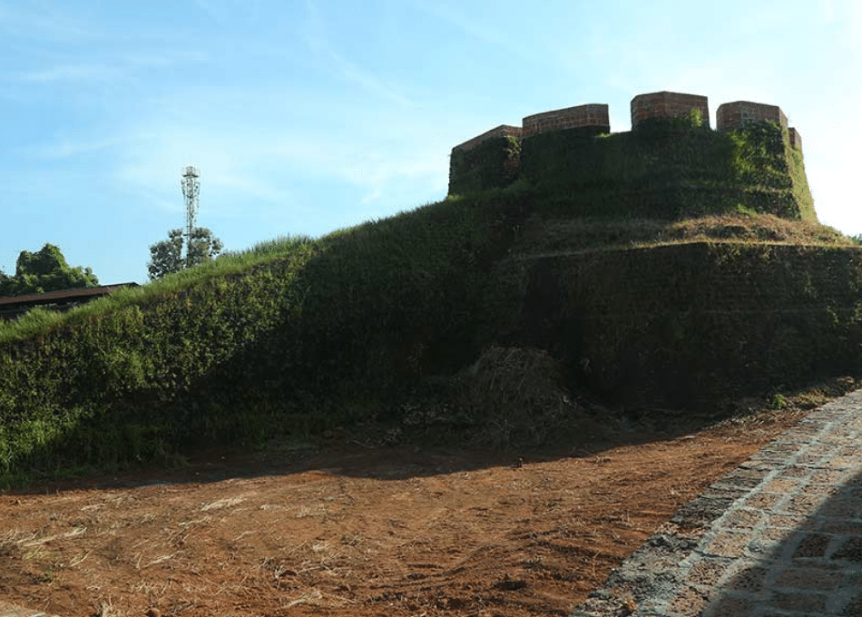 Hosdurg Fort In Kerala | Things To Do - Sea Water Sports