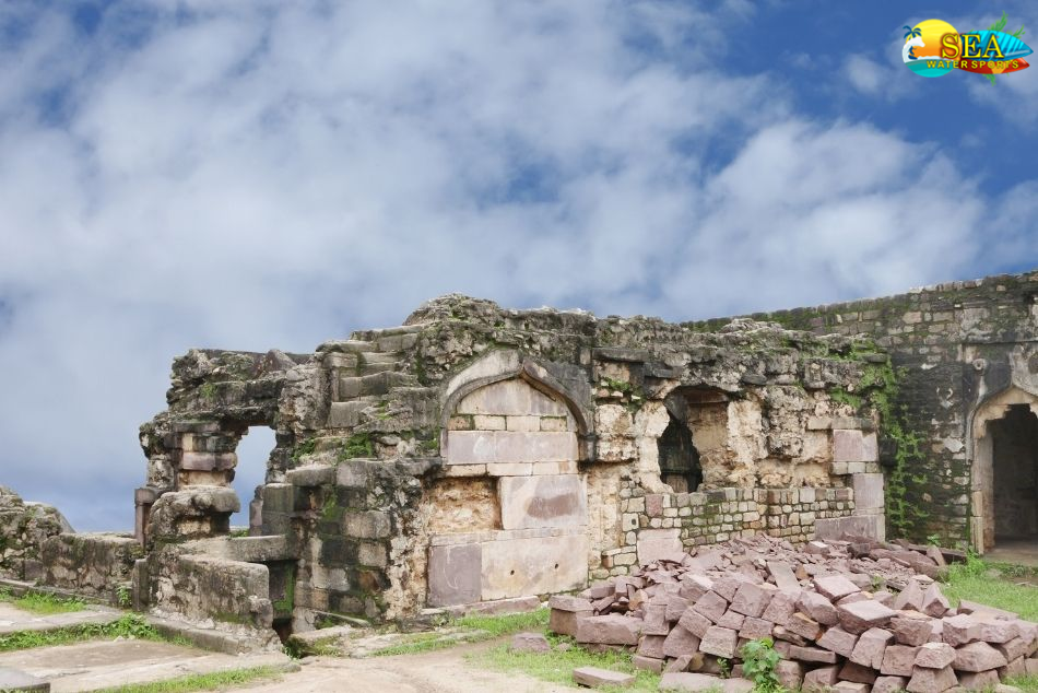 Madan Mahal Fort In Madhya Pradesh | Things To Do - Sea Water Sports