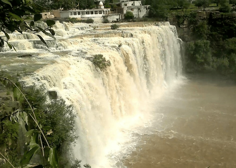 Pawa Waterfalls In Madhya Pradesh | Things To Do - Sea Water Sports