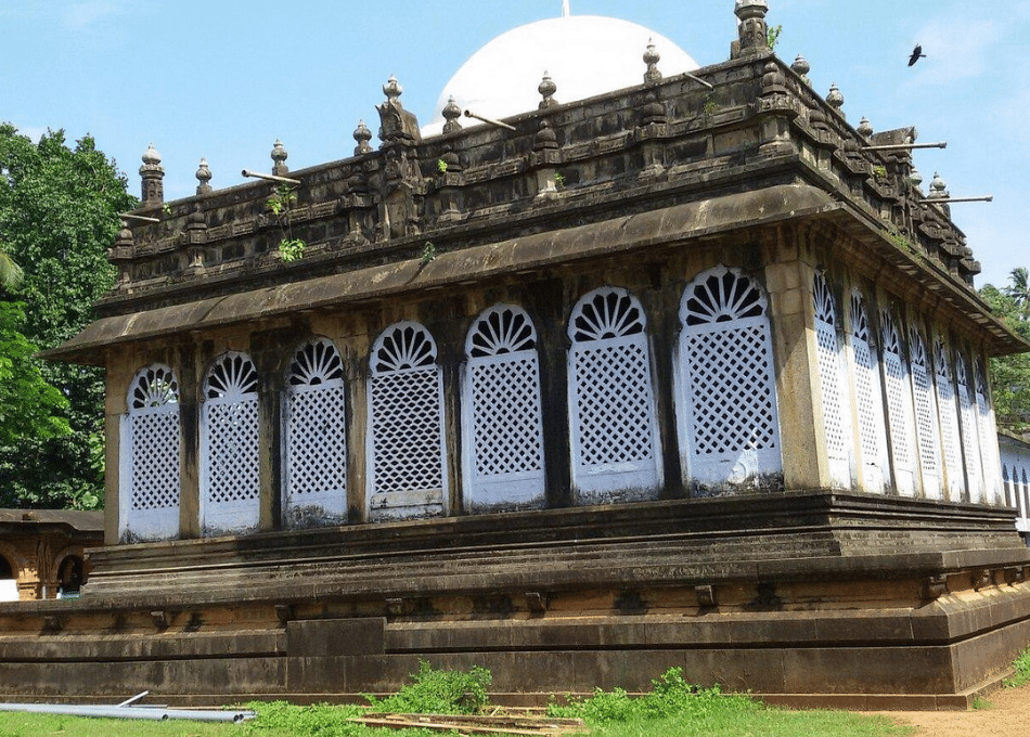 Pazhayangadi Mosque In Kerala | Things To Do - Sea Water Sports