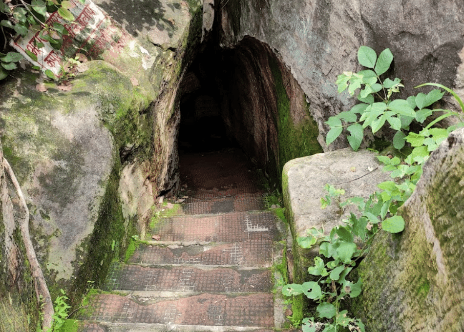 Salbardi Shivalinga Caves In Madhya Pradesh | Things To Do - Sea Water ...