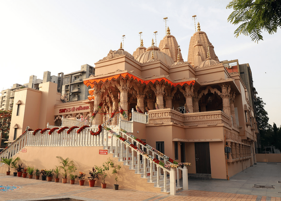 Smvs Shri Swaminarayan Mandir In Gujarat | Things To Do - Sea Water Sports