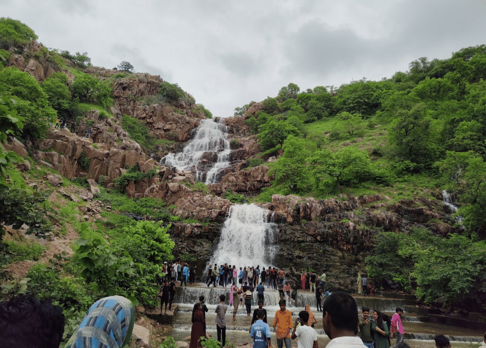 Sunsar Waterfall In Gujarat | Things To Do - Sea Water Sports