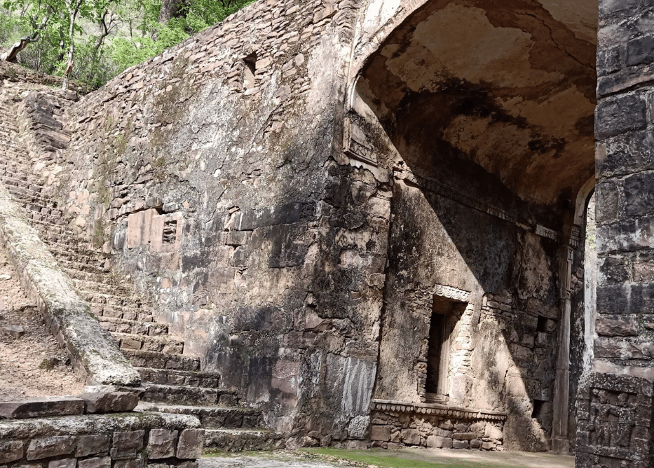 The Fort of Singaurgarh In Madhya Pradesh | Things To Do - Sea Water Sports