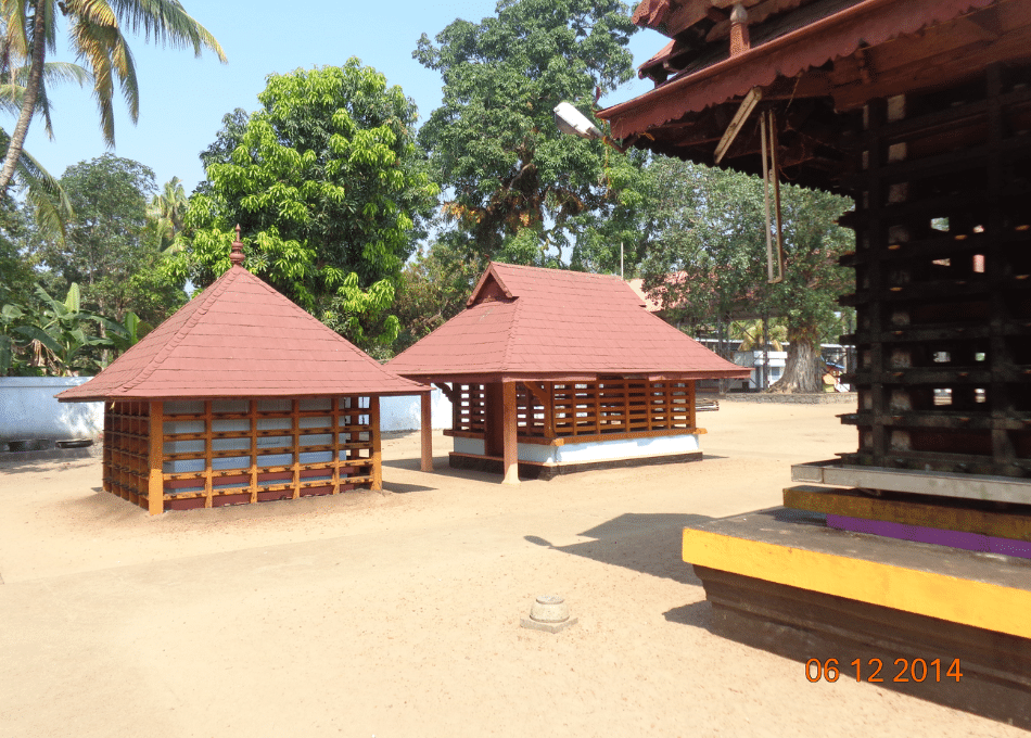 Thuravoor Mahakshethram In Kerala | Things To Do - Sea Water Sports